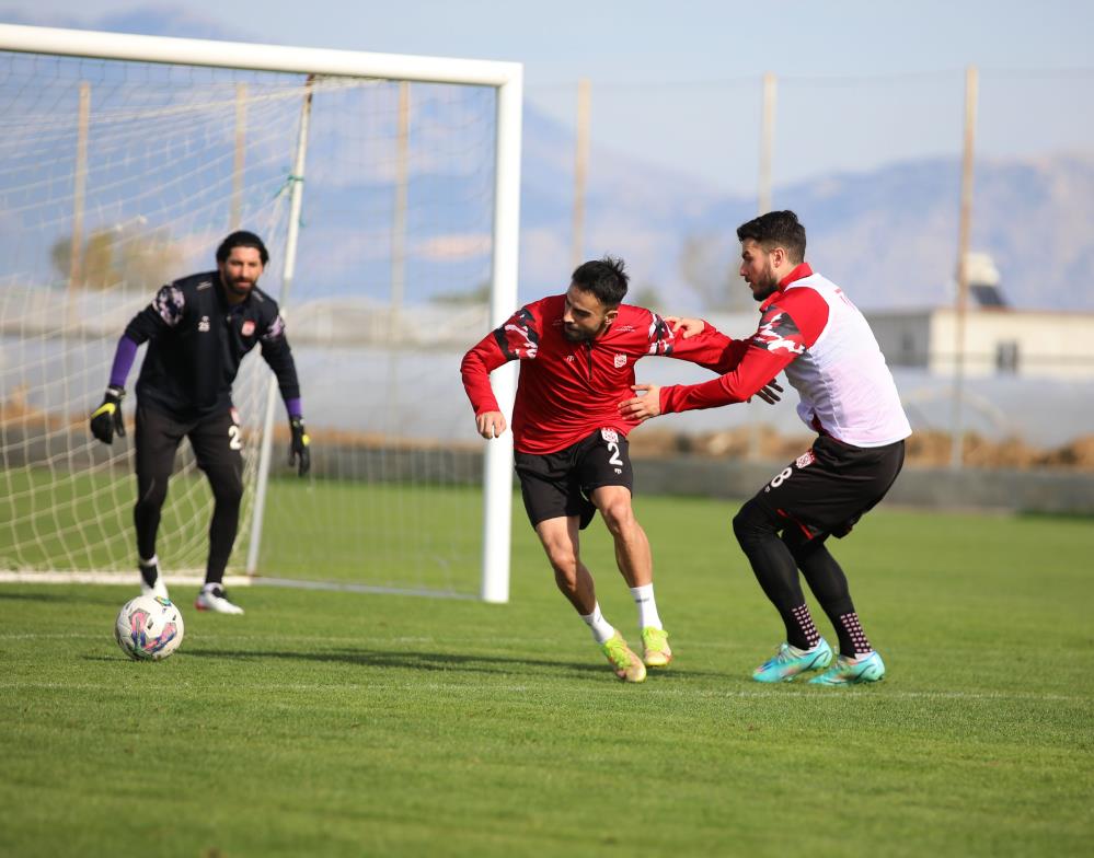 Sivasspor hücum ve savunma çalıştı - Norm Haber Sivasspor hücum ve savunma çalıştı - Norm Haber