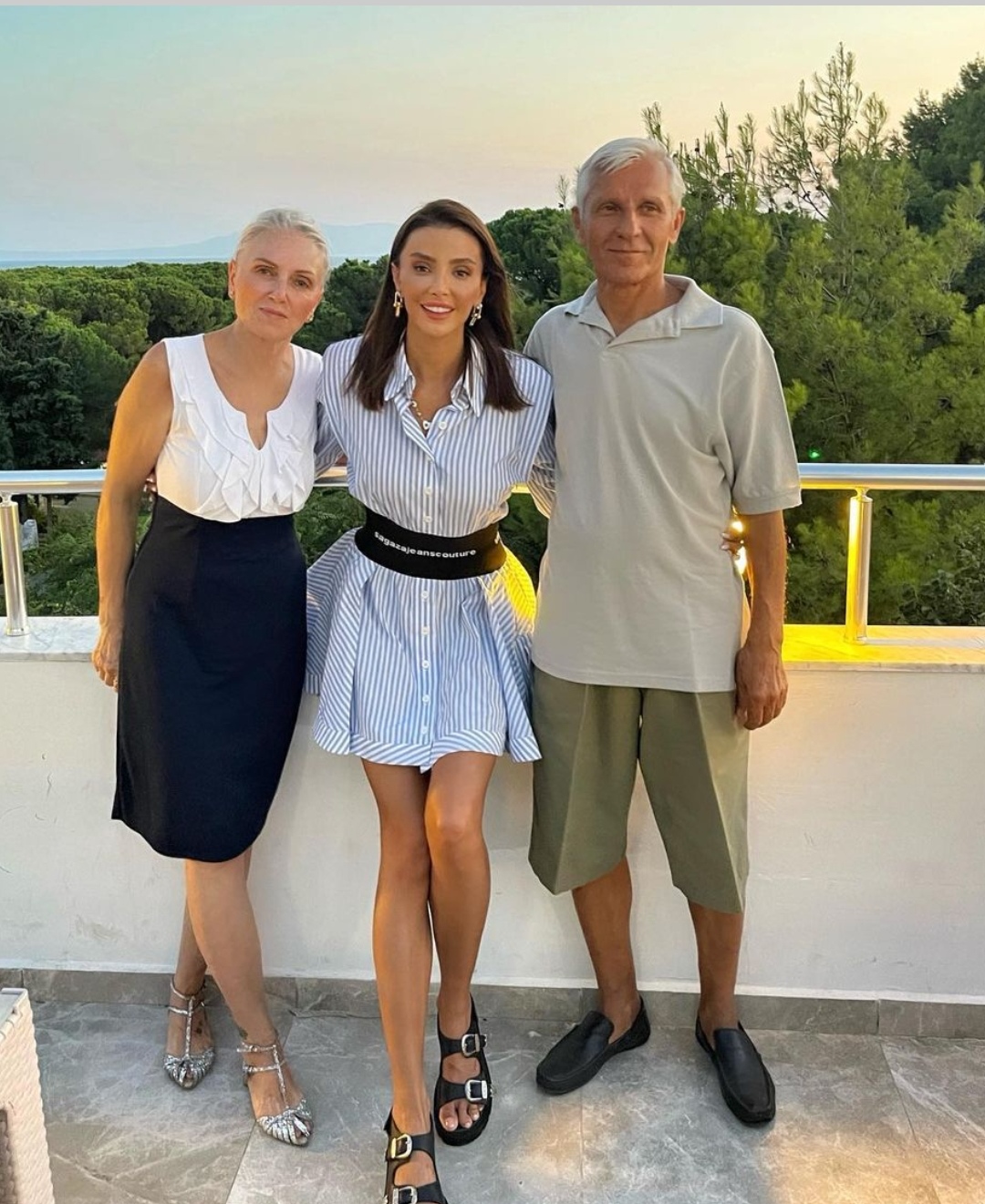 Özge Ulusoy'un babası kazada hayatını kaybetti - Norm Haber Özge Ulusoy'un babası kazada hayatını kaybetti - Norm Haber